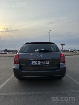 Pelēks Toyota Avensis 2008 Rīga, ar dzinēja tilpumu 2.00 L un nobraukumu 266 tūkst. km par 1600 €, foto  vietnē AUTOMOTO.COM.LV