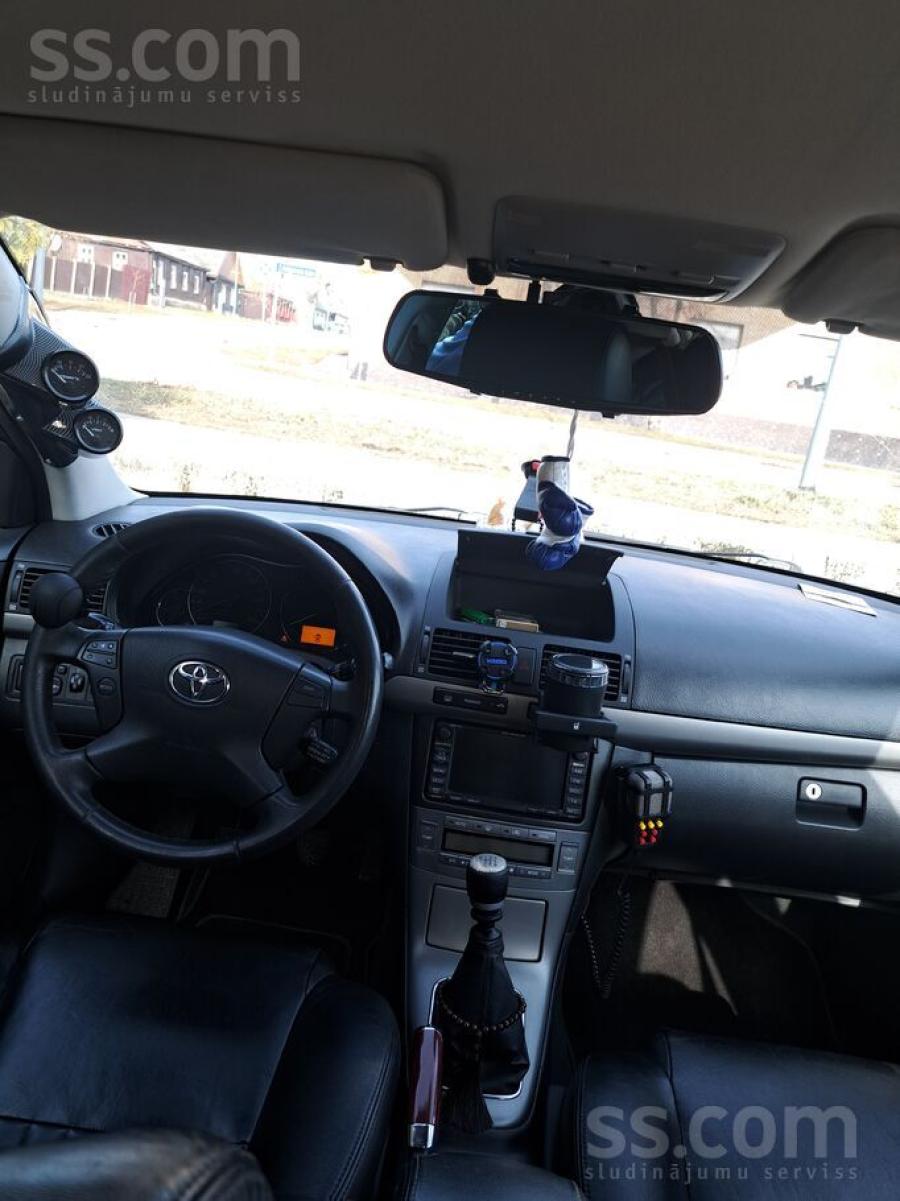 Pelēks Toyota Avensis 2008 Daugavpils, ar dzinēja tilpumu 2.00 L un nobraukumu 280 tūkst. km par 2500 €, foto 7 vietnē AUTOMOTO.COM.LV