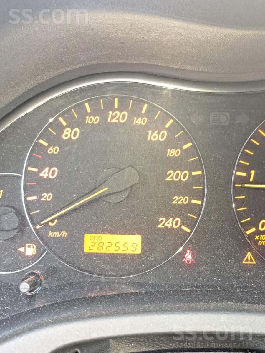 Pelēks Toyota Avensis 2008 Daugavpils, ar dzinēja tilpumu 2.00 L un nobraukumu 280 tūkst. km par 2500 €, foto 14 vietnē AUTOMOTO.COM.LV