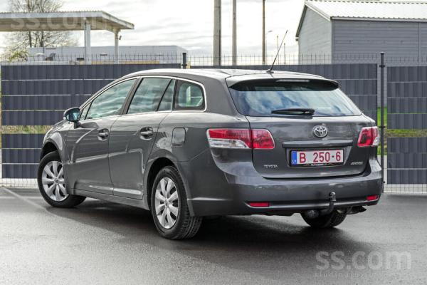 Grey Toyota Avensis 2009 in Ogre, with an engine capacity of 1.80 L and mileage of 193 thousand km for 5900 €, photo 3 on AUTOMOTO.COM.LV