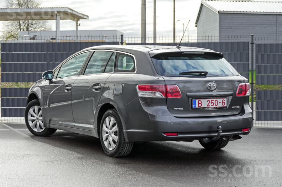 Grey Toyota Avensis 2009 in Ogre, with an engine capacity of 1.80 L and mileage of 193 thousand km for 2350 €, photo 3 on AUTOMOTO.COM.LV