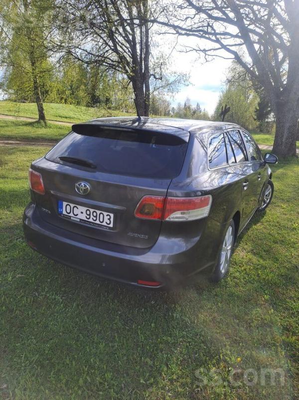 Grey Toyota Avensis 2009 in Cesis, with an engine capacity of 2.00 L and mileage of 359 thousand km for 3850 €, photo 5 on AUTOMOTO.COM.LV