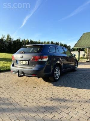 Grey Toyota Avensis 2009 in Riga, with an engine capacity of 2.00 L and mileage of 336 thousand km for 2650 €, photo 2 on AUTOMOTO.COM.LV