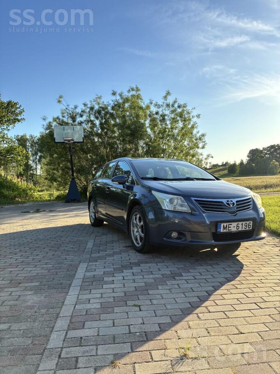 Grey Toyota Avensis 2009 in Riga, with an engine capacity of 2.00 L and mileage of 336 thousand km for 2650 €, photo 3 on AUTOMOTO.COM.LV