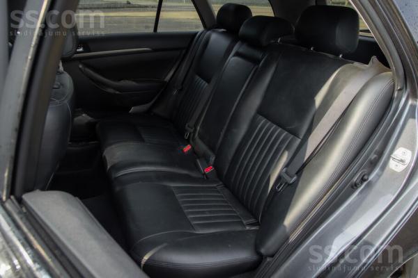 Grey Toyota Avensis 2009 in Tukums, with an engine capacity of 2.00 L and mileage of 315 thousand km for 790 €, photo 8 on AUTOMOTO.COM.LV