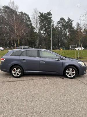 Pelēks Toyota Avensis 2009 Viļņa, ar dzinēja tilpumu 1.60 L un nobraukumu 242 tūkst. km par 2600 €, foto 4 vietnē AUTOMOTO.COM.LV