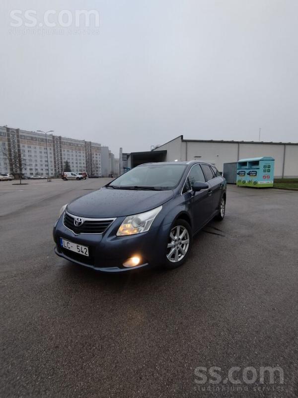 Grey Toyota Avensis 2009 in Riga, with an engine capacity of 2.20 L and mileage of 254 thousand km for 3690 €, photo 1 on AUTOMOTO.COM.LV