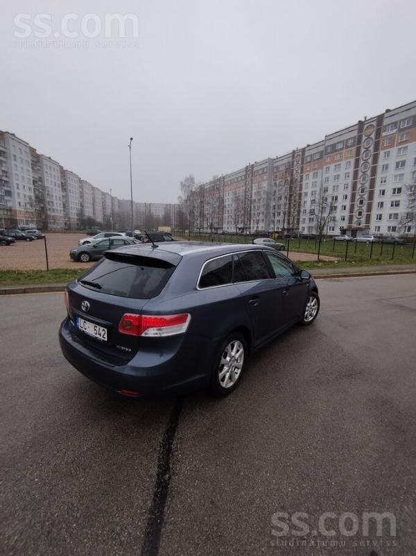 Grey Toyota Avensis 2009 in Riga, with an engine capacity of 2.20 L and mileage of 254 thousand km for 3690 €, photo 4 on AUTOMOTO.COM.LV