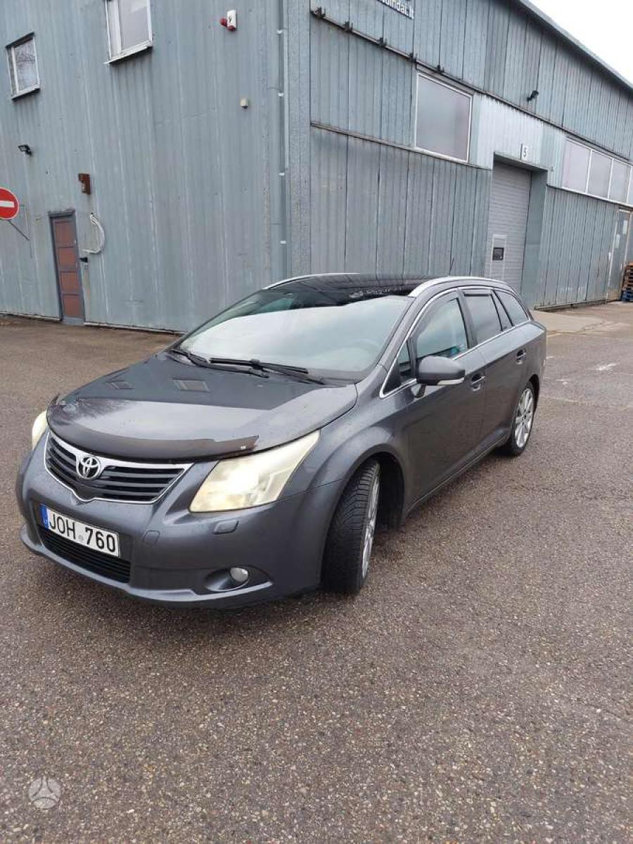 Grey Toyota Avensis 2009 in Kaunas, with an engine capacity of 2.20 L and mileage of 268 thousand km for 3550 €, photo 1 on AUTOMOTO.COM.LV