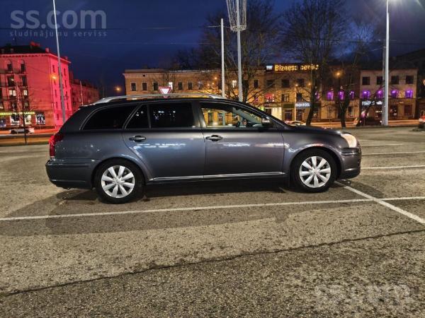 Grey Toyota Avensis 2009 in Riga, with an engine capacity of 2.00 L and mileage of 309 thousand km for 1900 €, photo 4 on AUTOMOTO.COM.LV