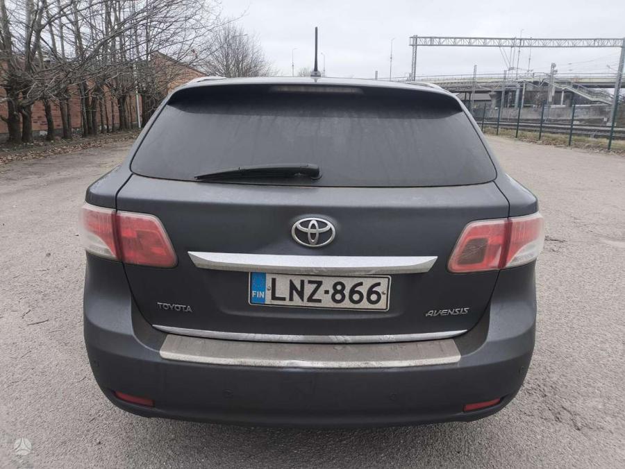 Pelēks Toyota Avensis 2009 Šauļi, ar dzinēja tilpumu 2.00 L un nobraukumu 369 tūkst. km par 2090 €, foto 5 vietnē AUTOMOTO.COM.LV