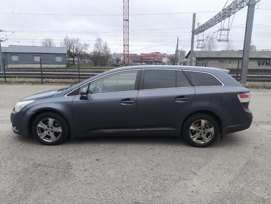Pelēks Toyota Avensis 2009 Šauļi, ar dzinēja tilpumu 2.00 L un nobraukumu 369 tūkst. km par 2090 €, foto 7 vietnē AUTOMOTO.COM.LV
