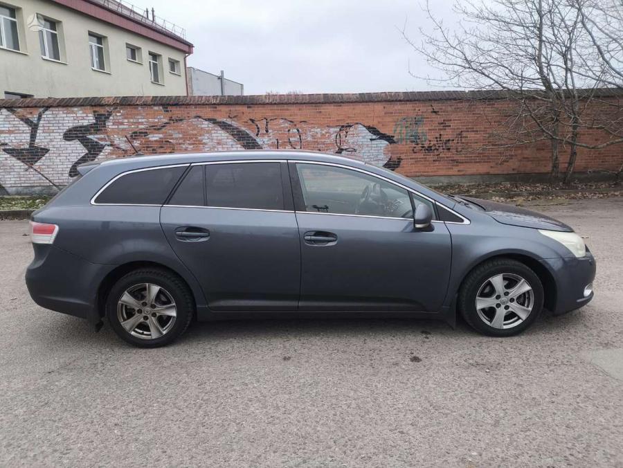 Pelēks Toyota Avensis 2009 Šauļi, ar dzinēja tilpumu 2.00 L un nobraukumu 369 tūkst. km par 2090 €, foto 8 vietnē AUTOMOTO.COM.LV