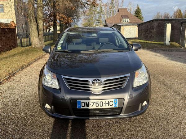 Pelēks Toyota Avensis 2009 Tauragė, ar dzinēja tilpumu 2.00 L un nobraukumu 245 tūkst. km par 4200 €, foto 2 vietnē AUTOMOTO.COM.LV
