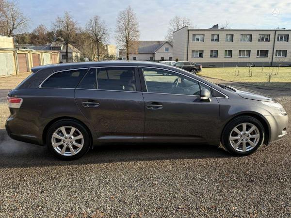 Pelēks Toyota Avensis 2009 Tauragė, ar dzinēja tilpumu 2.00 L un nobraukumu 245 tūkst. km par 4200 €, foto 4 vietnē AUTOMOTO.COM.LV