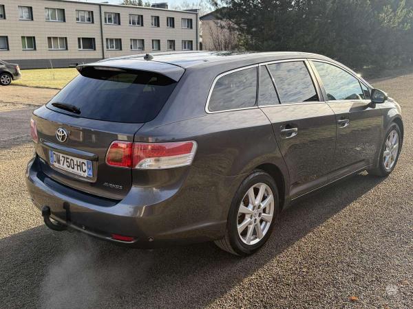 Pelēks Toyota Avensis 2009 Tauragė, ar dzinēja tilpumu 2.00 L un nobraukumu 245 tūkst. km par 4200 €, foto 5 vietnē AUTOMOTO.COM.LV