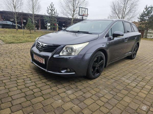 Pelēks Toyota Avensis 2009 Viļņa, ar dzinēja tilpumu 2.23 L un nobraukumu 273 tūkst. km par 2600 €, foto 2 vietnē AUTOMOTO.COM.LV