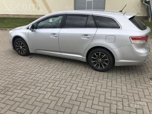 Pelēks Toyota Avensis 2009 Valmiera, ar dzinēja tilpumu 2.00 L un nobraukumu 274 tūkst. km par 5200 €, foto  vietnē AUTOMOTO.COM.LV
