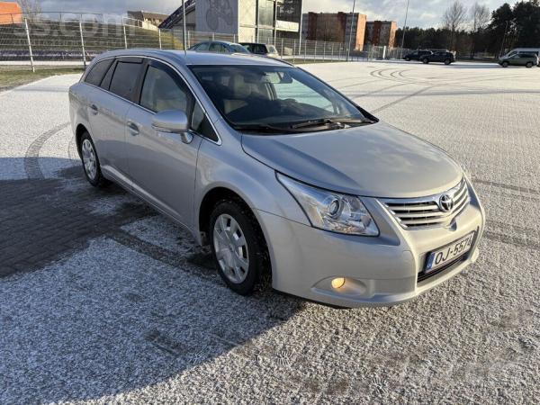 Grey Toyota Avensis 2009 in Valmiera, with an engine capacity of 2.00 L and mileage of 274 thousand km for 5200 €, photo 9 on AUTOMOTO.COM.LV