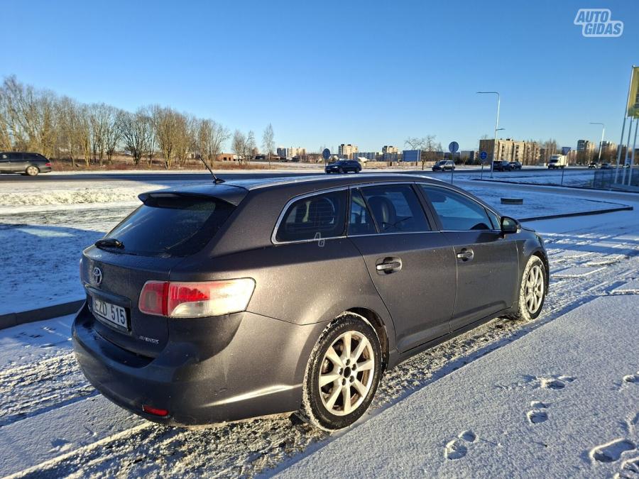Grey Toyota Avensis 2009 in Radviliskis, with an engine capacity of 2.20 L and mileage of 329 thousand km for 1950 €, photo 3 on AUTOMOTO.COM.LV
