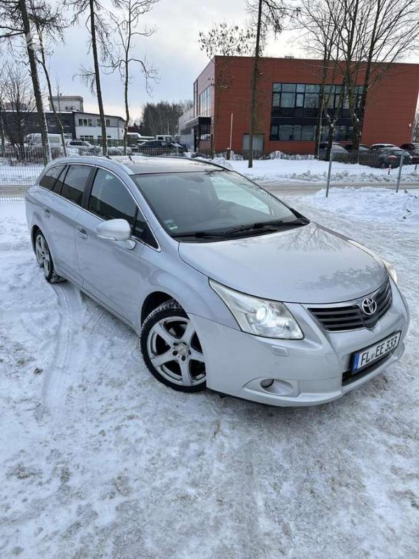 Pelēks Toyota Avensis 2009 Klaipėda, ar dzinēja tilpumu 2.23 L un nobraukumu 299 tūkst. km par 4699 €, foto 1 vietnē AUTOMOTO.COM.LV