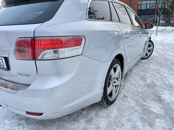 Pelēks Toyota Avensis 2009 Klaipėda, ar dzinēja tilpumu 2.23 L un nobraukumu 299 tūkst. km par 4699 €, foto 5 vietnē AUTOMOTO.COM.LV
