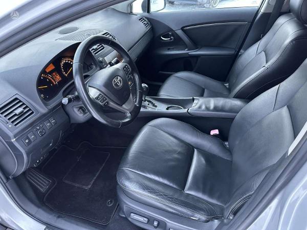 Pelēks Toyota Avensis 2009 Klaipėda, ar dzinēja tilpumu 2.23 L un nobraukumu 299 tūkst. km par 4699 €, foto 11 vietnē AUTOMOTO.COM.LV
