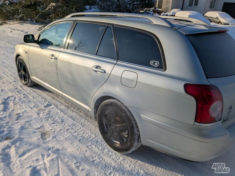 Grey Toyota Avensis 2009 in Vilnius, with an engine capacity of 2.20 L and mileage of 302 thousand km for 2299 €, photo 4 on AUTOMOTO.COM.LV