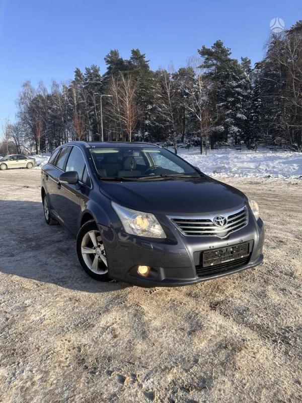 Pelēks Toyota Avensis 2009 Viļņa, ar dzinēja tilpumu 1.60 L un nobraukumu 243 tūkst. km par 2700 €, foto 1 vietnē AUTOMOTO.COM.LV