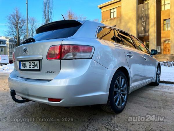 Pelēks Toyota Avensis 2009 Tallina, ar dzinēja tilpumu 2.20 L un nobraukumu 0 tūkst. km par 3699 €, foto 3 vietnē AUTOMOTO.COM.LV
