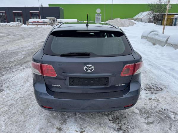 Pelēks Toyota Avensis 2009 Kauņa, ar dzinēja tilpumu 2.00 L un nobraukumu 147 tūkst. km par 3900 €, foto 5 vietnē AUTOMOTO.COM.LV