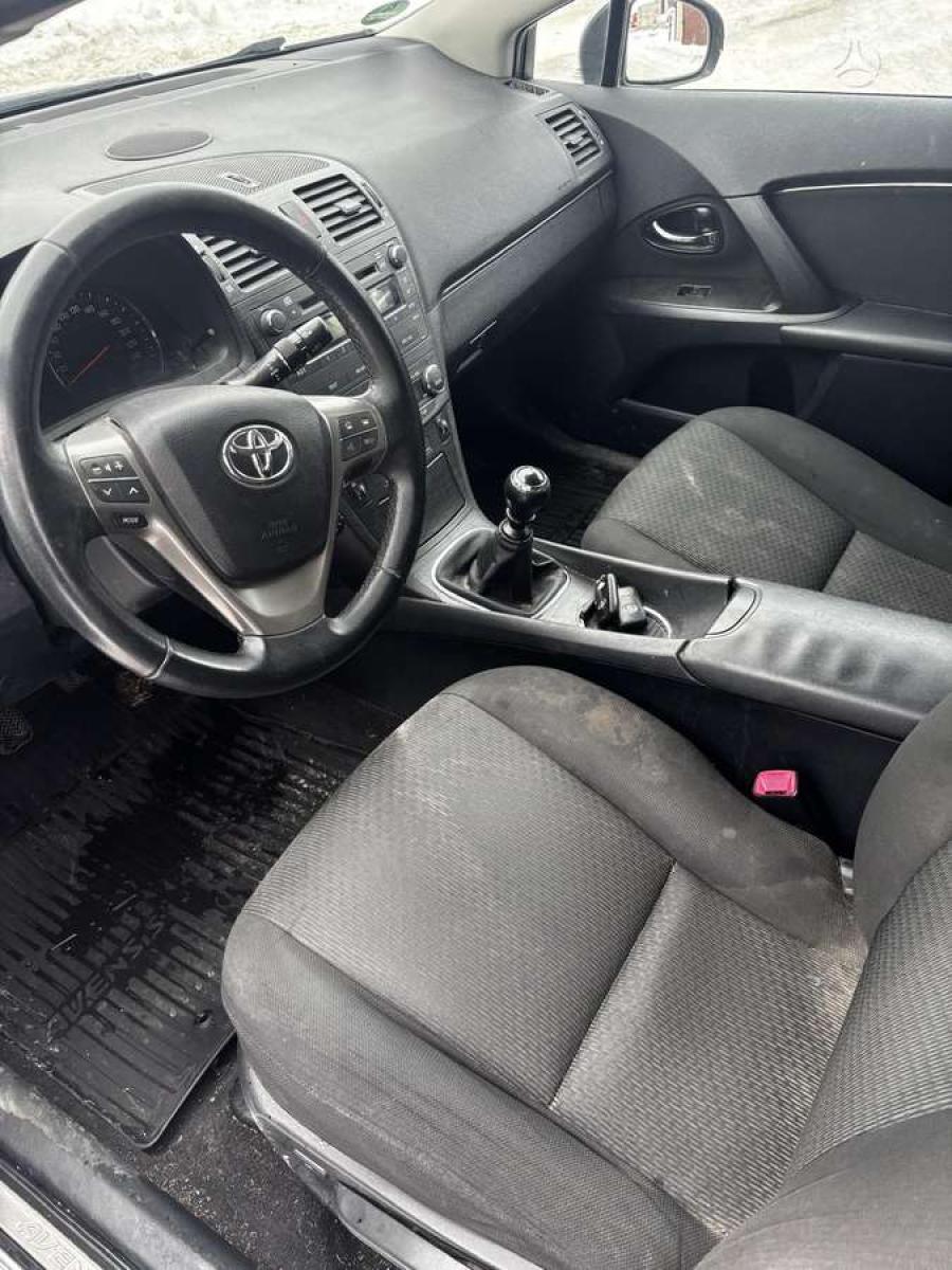 Pelēks Toyota Avensis 2009 Utena, ar dzinēja tilpumu 2.20 L un nobraukumu 221 tūkst. km par 2650 €, foto 6 vietnē AUTOMOTO.COM.LV