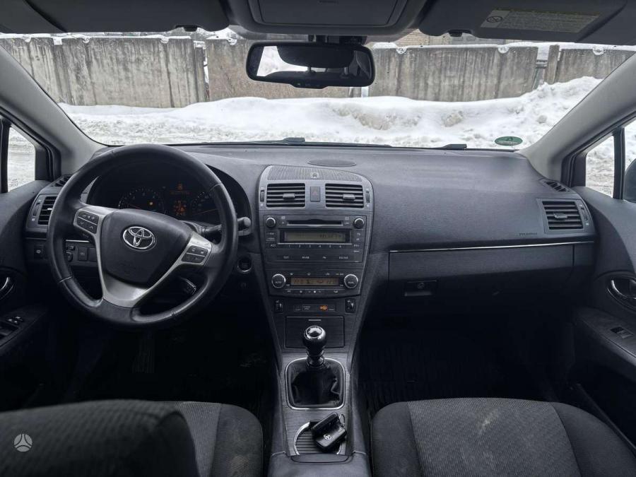 Pelēks Toyota Avensis 2009 Utena, ar dzinēja tilpumu 2.20 L un nobraukumu 221 tūkst. km par 2650 €, foto 7 vietnē AUTOMOTO.COM.LV