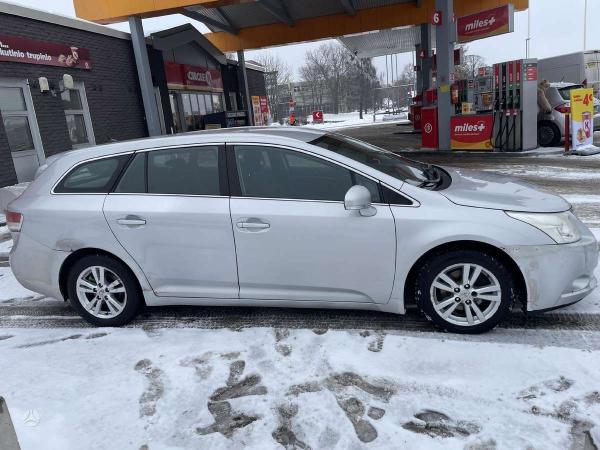 Grey Toyota Avensis 2009 in Alytus, with an engine capacity of 2.00 L and mileage of 450 thousand km for 1650 €, photo 4 on AUTOMOTO.COM.LV