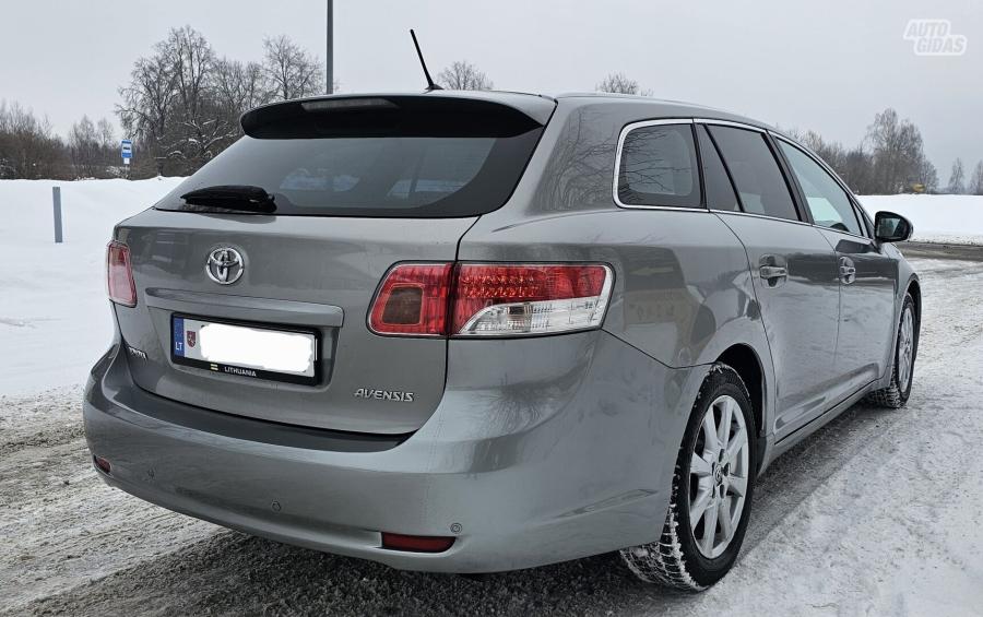 Grey Toyota Avensis 2009 in Trakai, with an engine capacity of 2.00 L and mileage of 342 thousand km for 3390 €, photo 11 on AUTOMOTO.COM.LV
