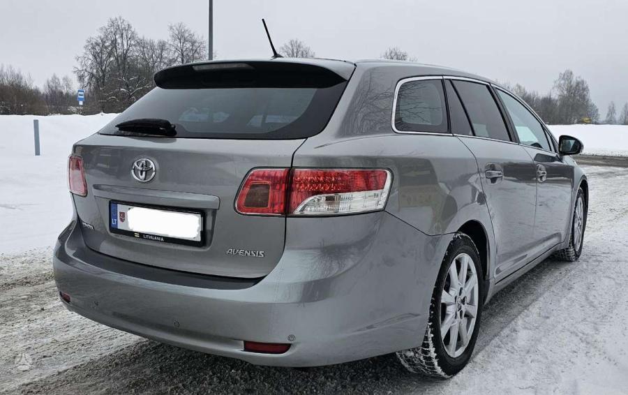 Grey Toyota Avensis 2009 in Trakai, with an engine capacity of 2.00 L and mileage of 342 thousand km for 3650 €, photo 8 on AUTOMOTO.COM.LV