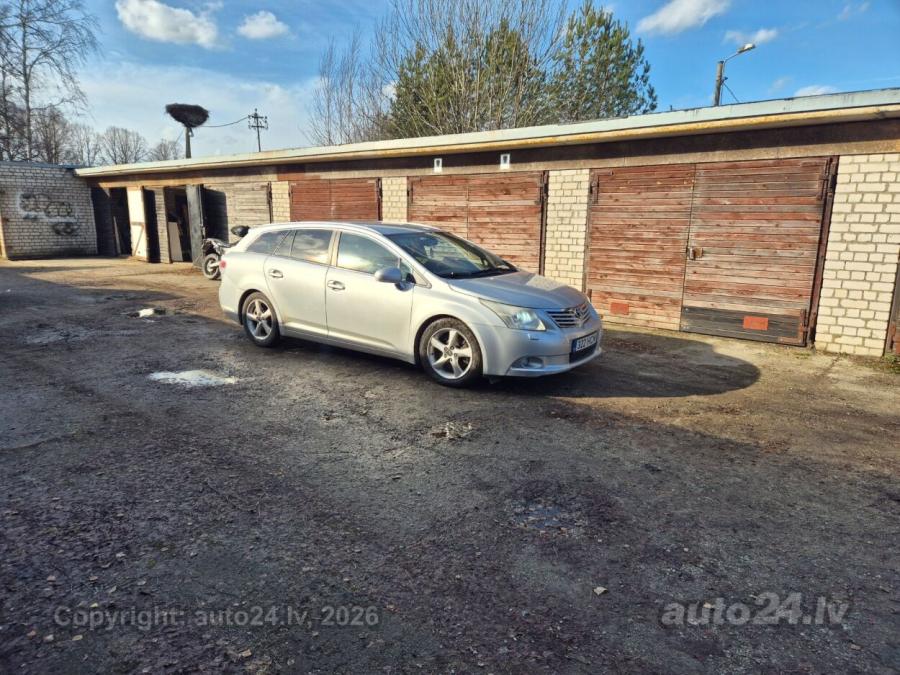 Grey Toyota Avensis 2009 in Tallinn, with an engine capacity of 2.20 L and mileage of 0 thousand km for 2800 €, photo 2 on AUTOMOTO.COM.LV
