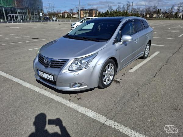 Grey Toyota Avensis 2009 in Siauliai, with an engine capacity of 2.20 L and mileage of 335 thousand km for 3950 €, photo 1 on AUTOMOTO.COM.LV