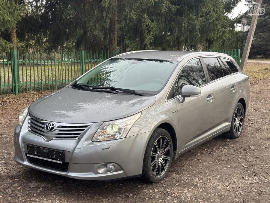 Grey Toyota Avensis 2009 in Utena, with an engine capacity of 2.20 L and mileage of 221 thousand km for 3850 €, photo 1 on AUTOMOTO.COM.LV