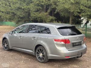 Grey Toyota Avensis 2009 in Utena, with an engine capacity of 2.20 L and mileage of 221 thousand km for 3850 €, photo 8 on AUTOMOTO.COM.LV