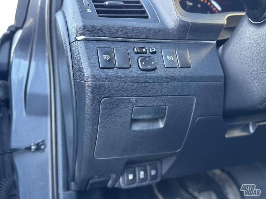 Pelēks Toyota Avensis 2009 Kauņa, ar dzinēja tilpumu 2.20 L un nobraukumu 280 tūkst. km par 3950 €, foto 15 vietnē AUTOMOTO.COM.LV