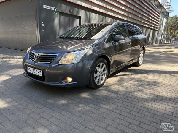 Pelēks Toyota Avensis 2009 Alīta, ar dzinēja tilpumu 2.00 L un nobraukumu 318 tūkst. km par 3300 €, foto 2 vietnē AUTOMOTO.COM.LV