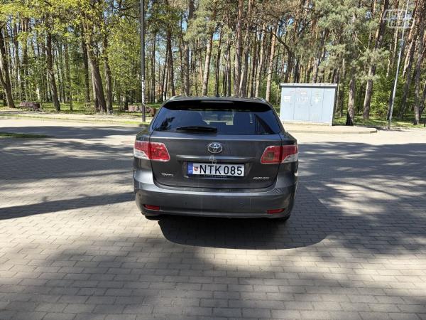 Pelēks Toyota Avensis 2009 Alīta, ar dzinēja tilpumu 2.00 L un nobraukumu 318 tūkst. km par 3300 €, foto 5 vietnē AUTOMOTO.COM.LV