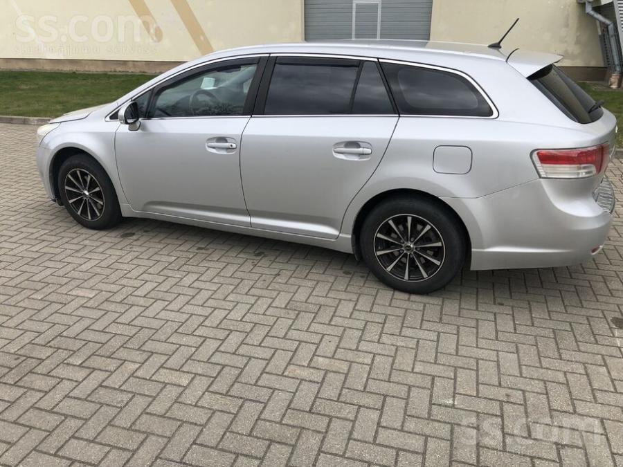 Серый Тойота Авенсис 2009 в Валмиера, объемом двигателя 2.00 л и пробегом 274 тыс. км за 3400 €, фото 1 на AUTOMOTO.COM.LV
