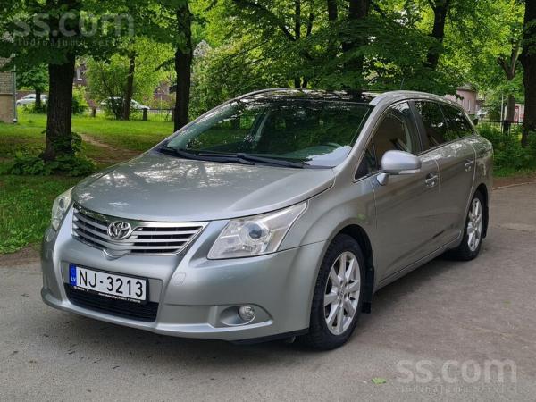 Серый Тойота Авенсис 2009 в Рига, объемом двигателя 2.00 л и пробегом 247 тыс. км за 3400 €, фото 1 на AUTOMOTO.COM.LV
