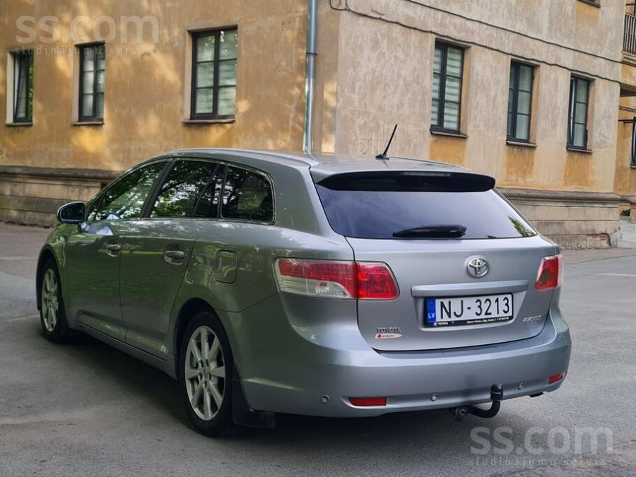 Grey Toyota Avensis 2009 in Riga, with an engine capacity of 2.00 L and mileage of 247 thousand km for 3400 €, photo 3 on AUTOMOTO.COM.LV