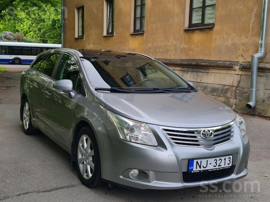 Grey Toyota Avensis 2009 in Riga, with an engine capacity of 2.00 L and mileage of 247 thousand km for 3400 €, photo 4 on AUTOMOTO.COM.LV
