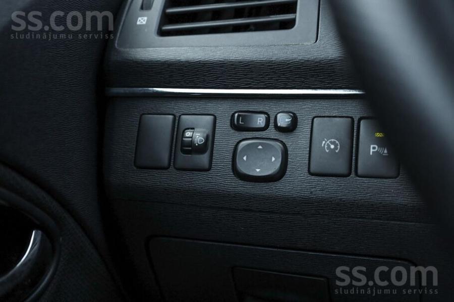 Grey Toyota Avensis 2009 in Riga, with an engine capacity of 2.20 L and mileage of 0 thousand km for 3495 €, photo 12 on AUTOMOTO.COM.LV