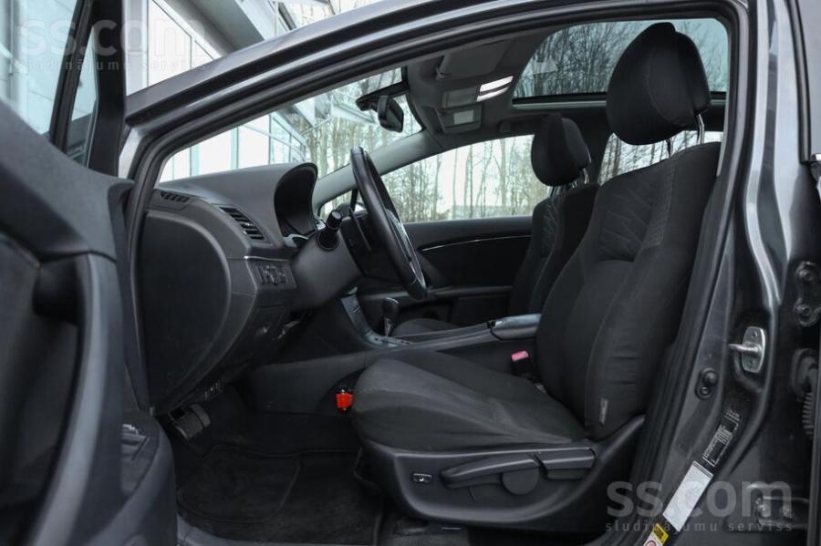 Grey Toyota Avensis 2009 in Riga, with an engine capacity of 2.20 L and mileage of 0 thousand km for 3495 €, photo 13 on AUTOMOTO.COM.LV