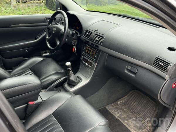Pelēks Toyota Avensis 2009 Rīga, ar dzinēja tilpumu 2.20 L un nobraukumu 452 tūkst. km par 2490 €, foto 11 vietnē AUTOMOTO.COM.LV